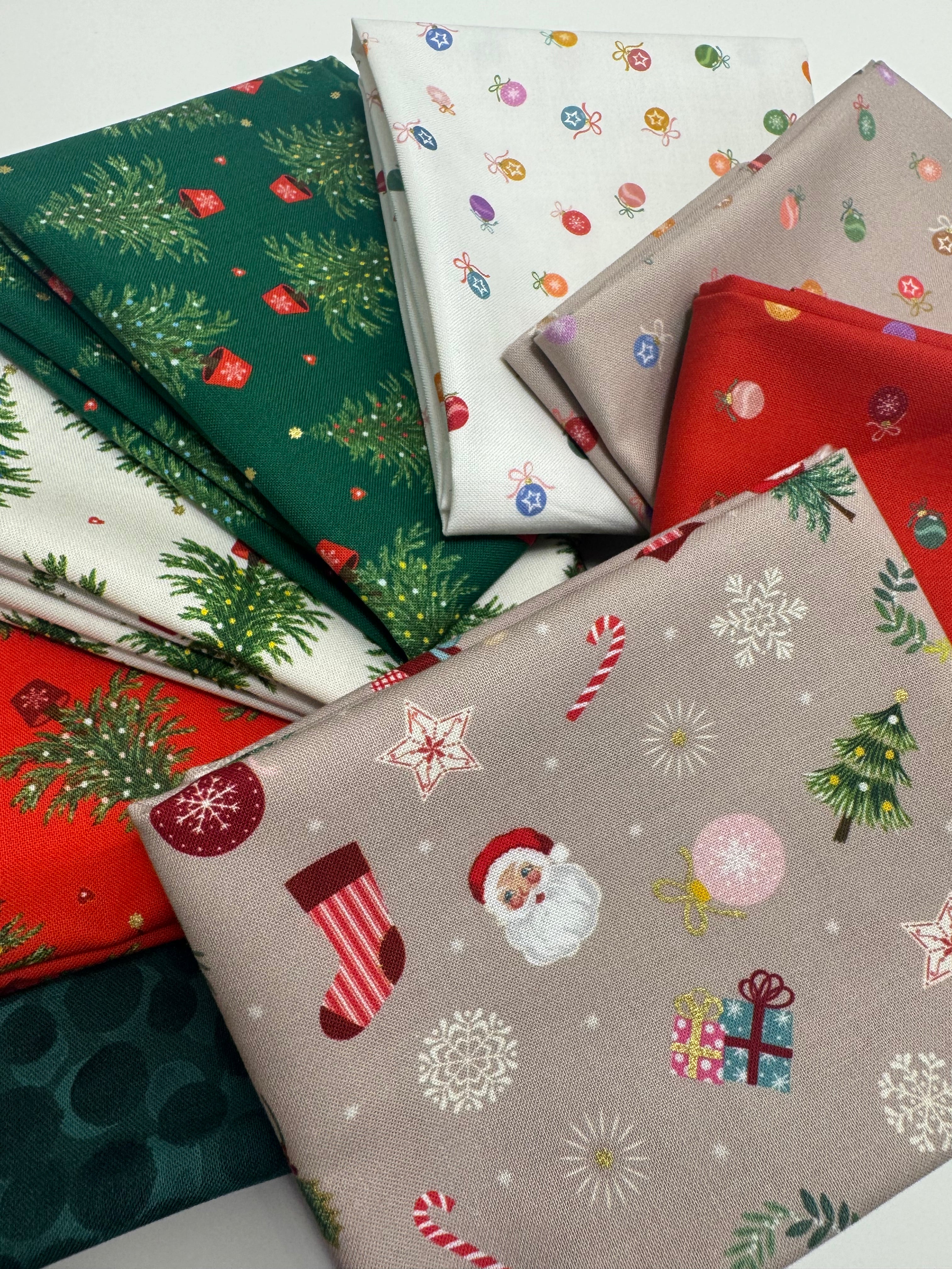 Lewis & Irene Oh Christmas Tree 8 Fat Quarter Bundle – Beginners ...